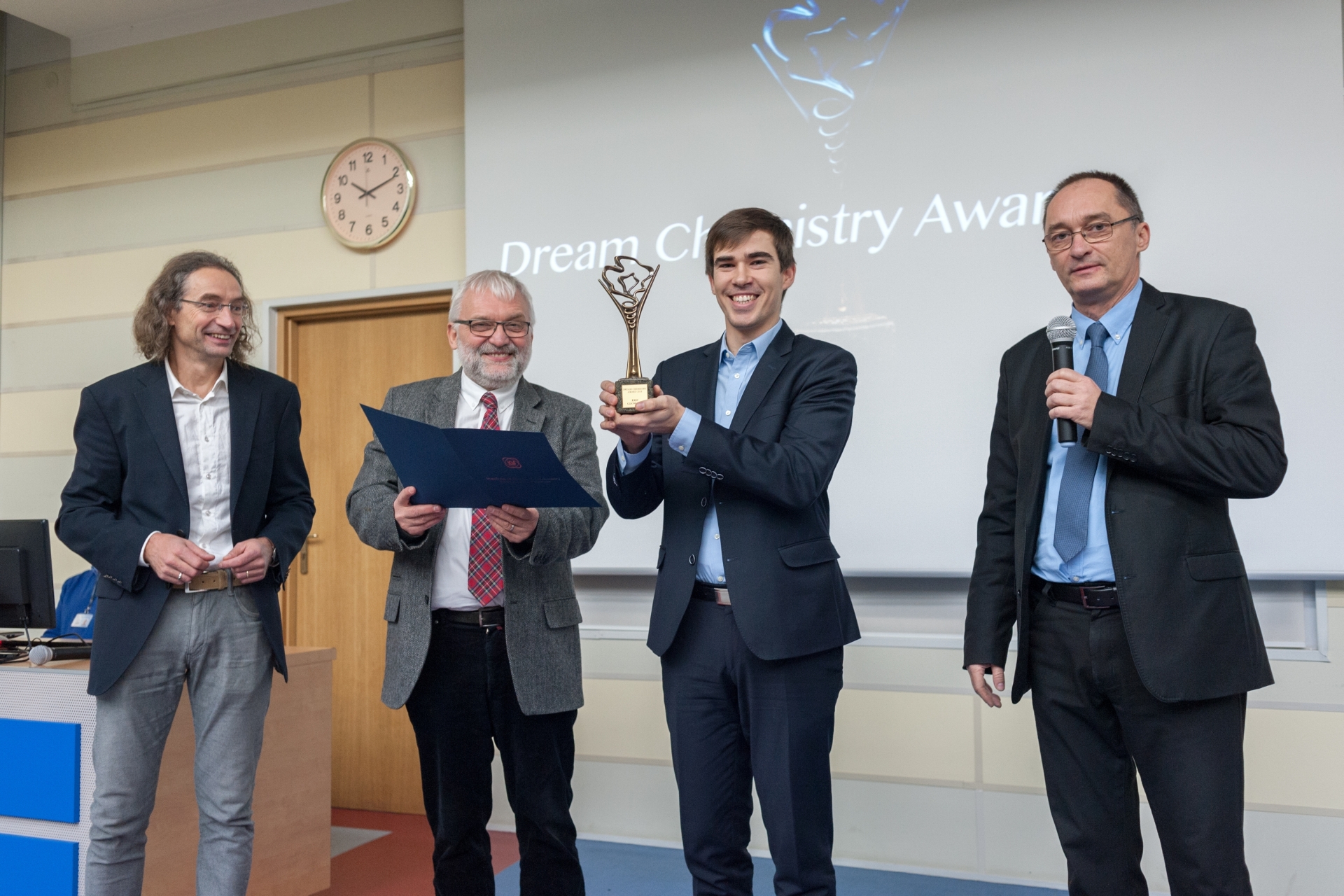 Dr Eric Daniel Głowacki z nagrodą Dream Chemistry Award 2018 | IChF PAN